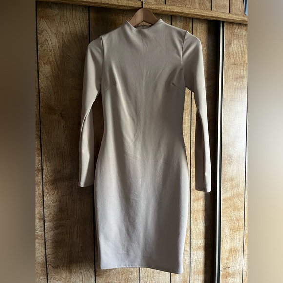 Dresses | Vestido En Color Crema Manga Larga | Poshmark